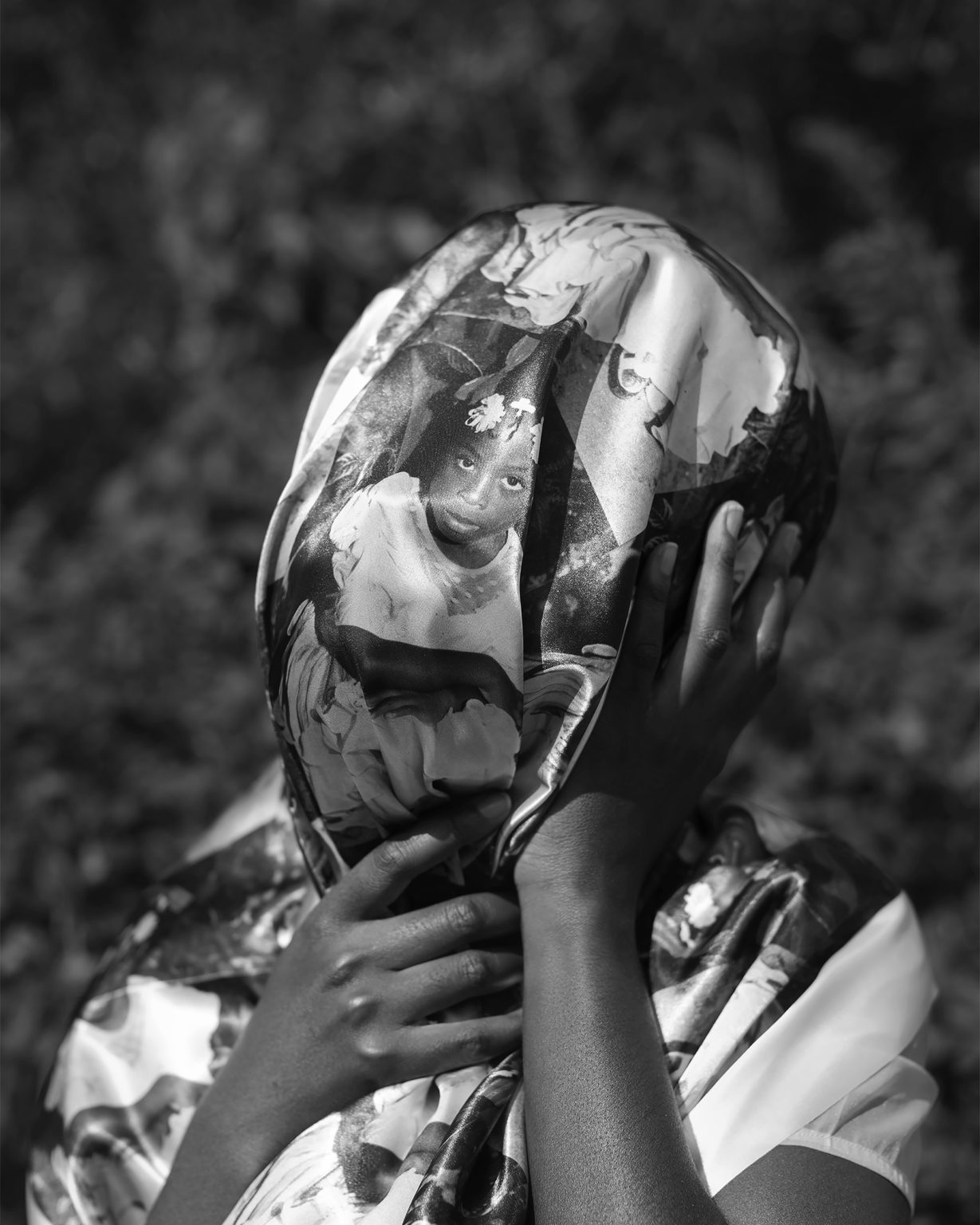 Can Photographs Provide Information When Truth Is Disrupted?