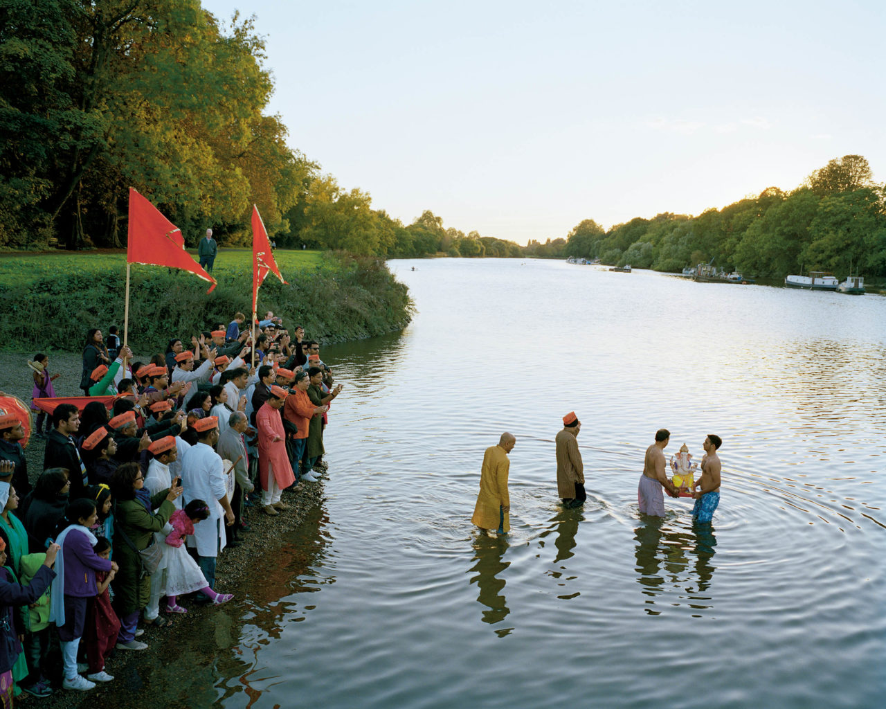 Chloe Dewe Mathews's Sweeping Chronicle of the River Thames
