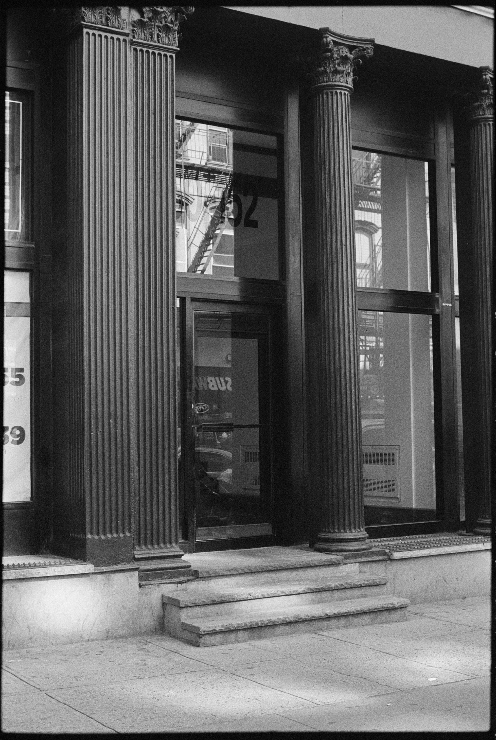 Zoe Leonard’s Elegiac Images of Downtown New York