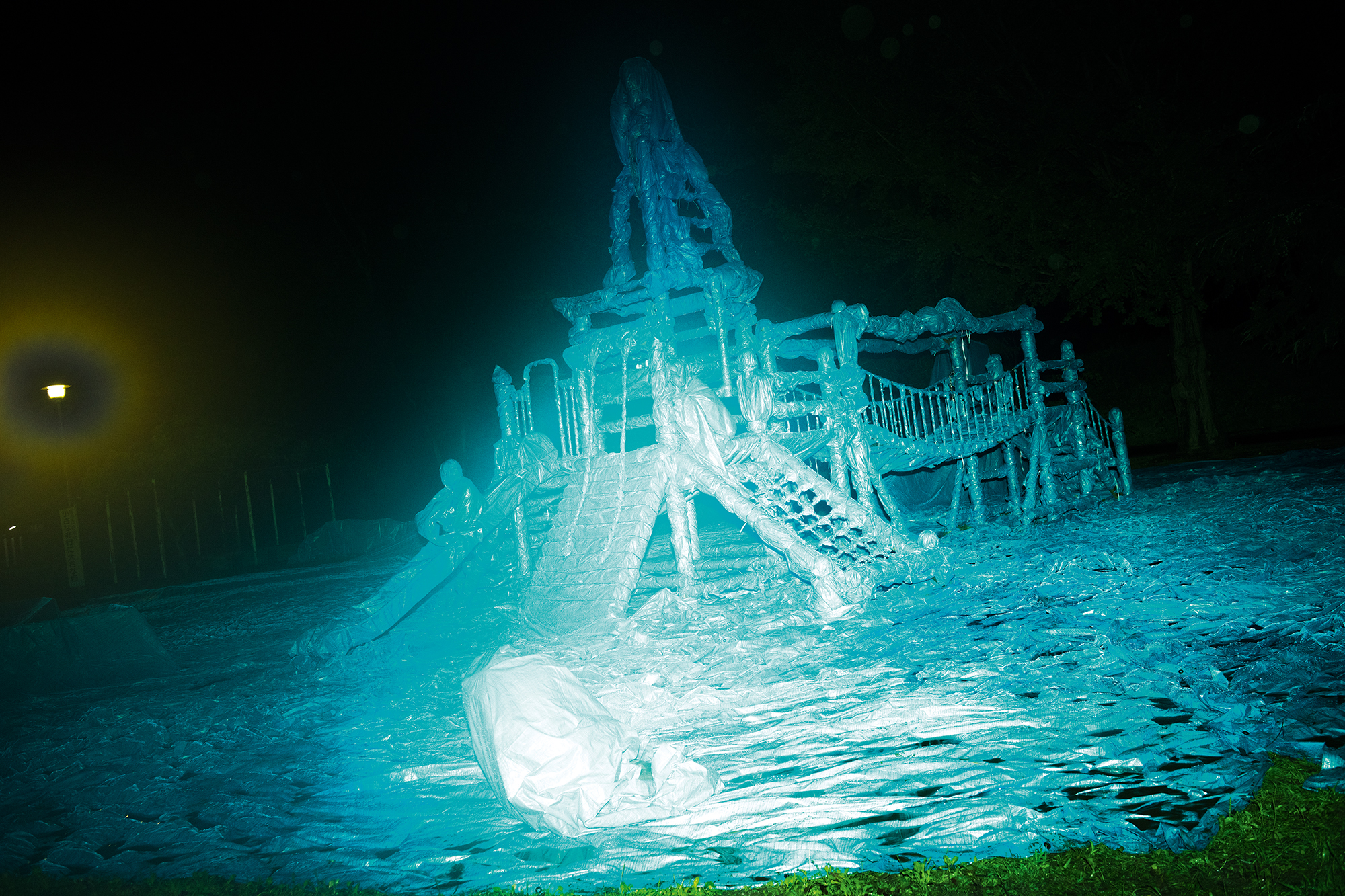 A Japanese Photographer's Encounters with Natural Disasters